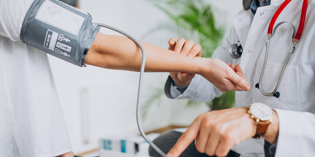 Low Blood Pressure, Or Hypotension: Symptoms, First Aid For Emergencies ...