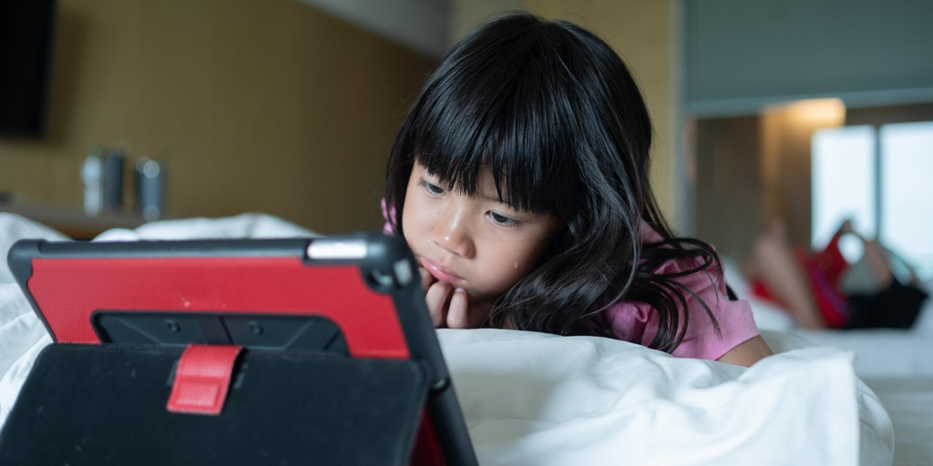 Reasons Why Binge Watching Is Bad | Onlymyhealth