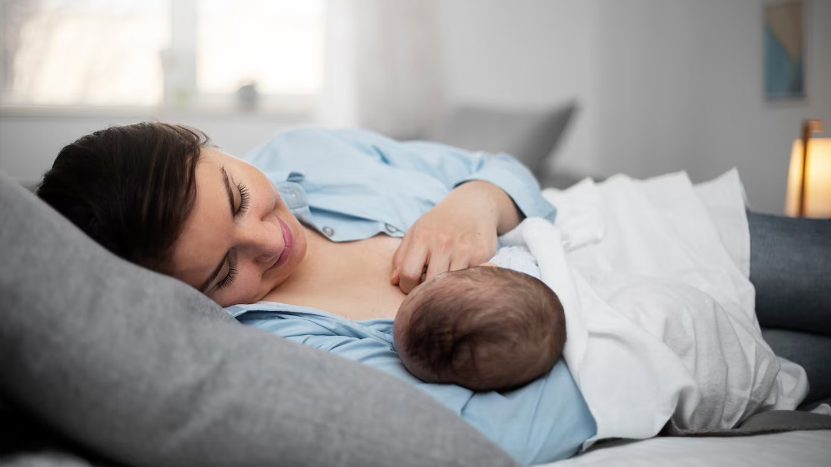 ब्रेस्टफीड कराने वाली ज्यादातर मदर्स करती हैं ये गलतियां, एक्सपर्ट से ... ब्रेस्टफीड कराने वाली ज्यादातर मदर्स करती हैं ये गलतियां, एक्सपर्ट से ...