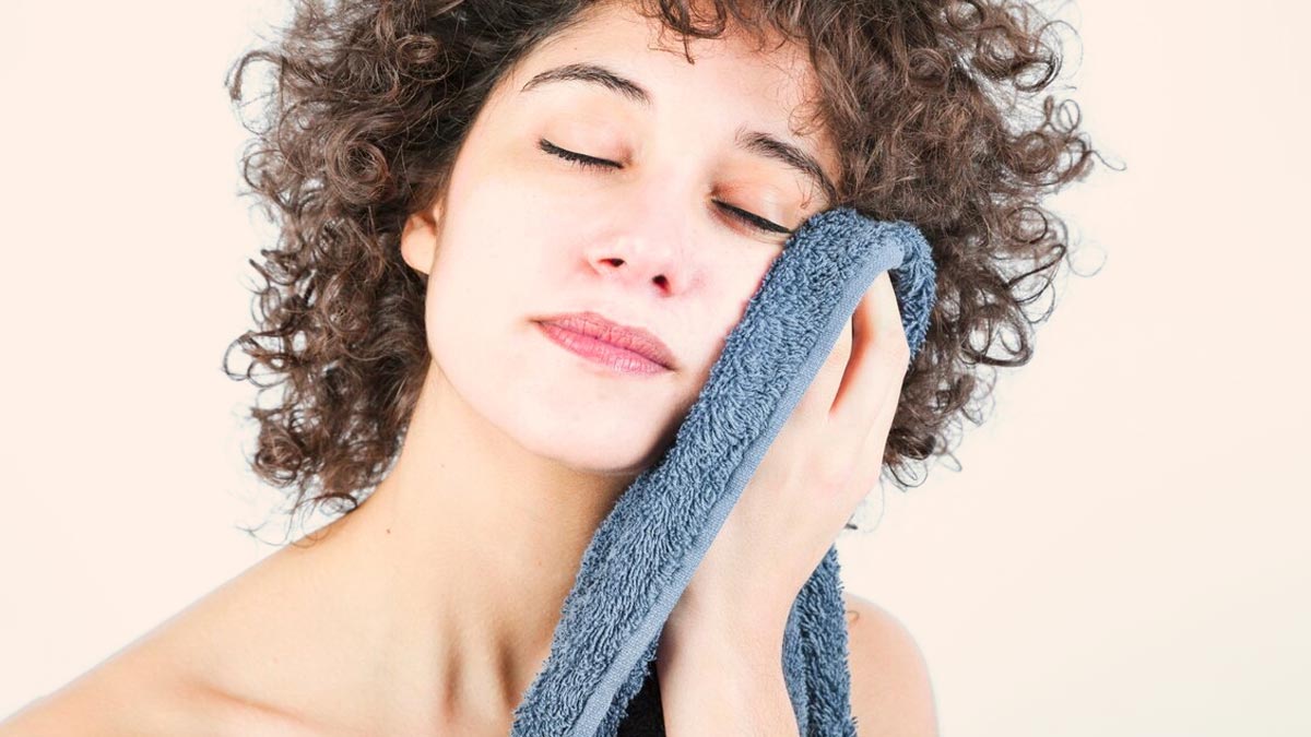 How To Know If You Are Washing Your Towels Too Often? Ways It Is ...