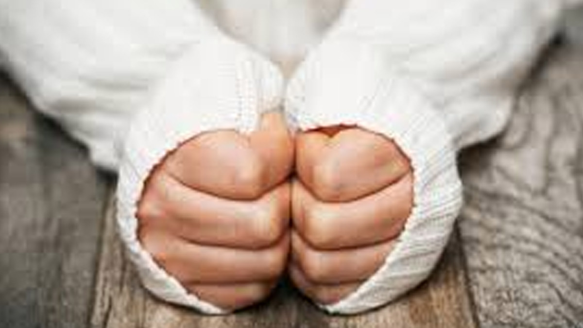 Excessively Cold Hands Can Be A Sign of THIS Killer Heart Condition ...