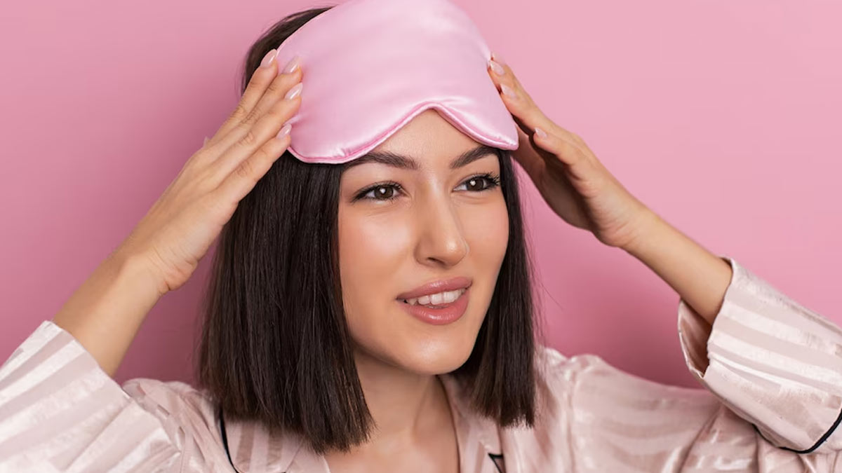 Why Sleeping With Mascara On Is A Bad Idea: Skincare Expert Explains ...