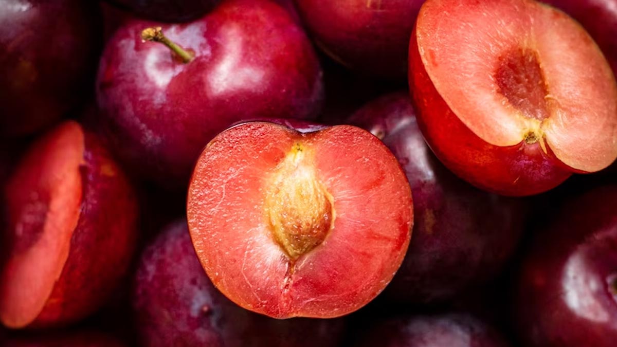 Expert Lists Down Health Benefits Of Eating Plums For Children ...