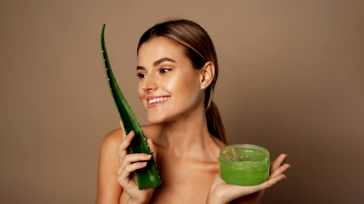 7 Things To Make Sure Before Applying Aloe Vera On Your Skin | OnlyMyHealth