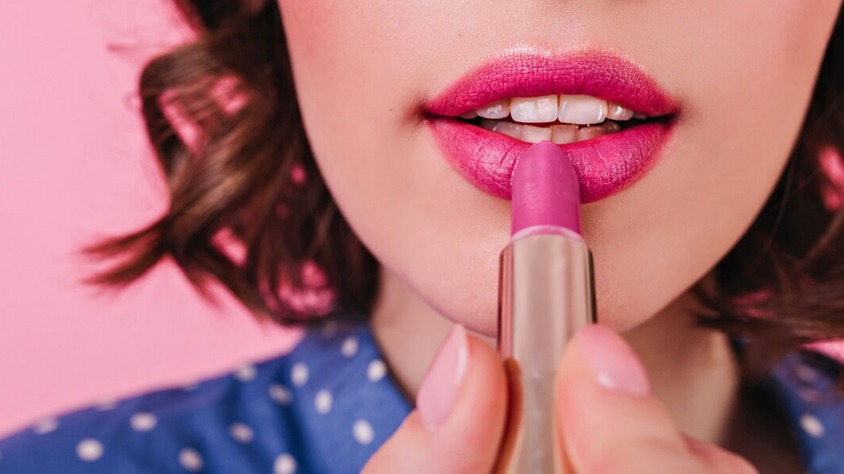 Do Long-lasting Lipsticks Damage Lip Skin? Dermatologist Explains ...