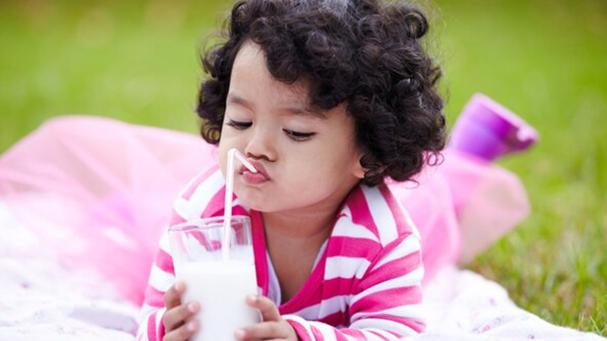 Is Whole Milk Healthy For Children? Expert Weighs In | OnlyMyHealth