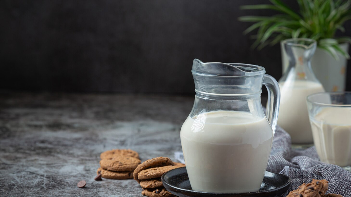 Is Whole Milk Healthy For Children? Expert Weighs In | OnlyMyHealth