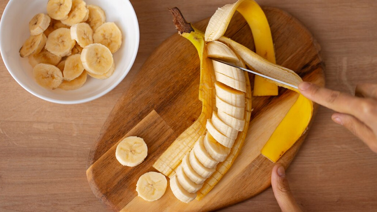 How Many Bananas Should You Eat in A Day for Optimal Health? | OnlyMyHealth