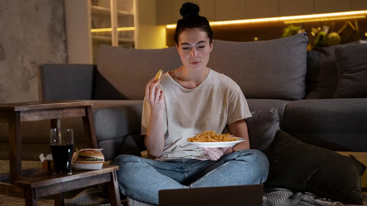 Does Eating Late At Night Affect Sleep? How Your Meal Timing Impacts ...