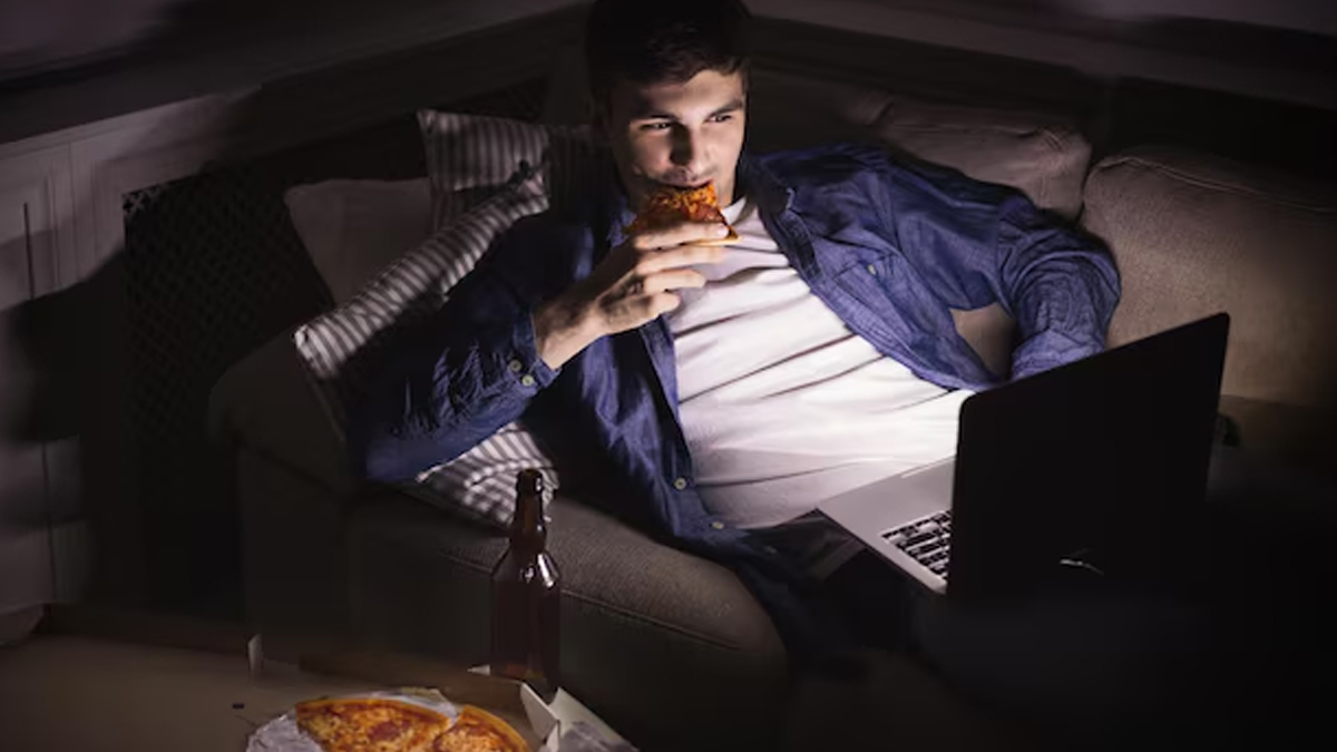Does Eating Late At Night Affect Sleep? How Your Meal Timing Impacts ...