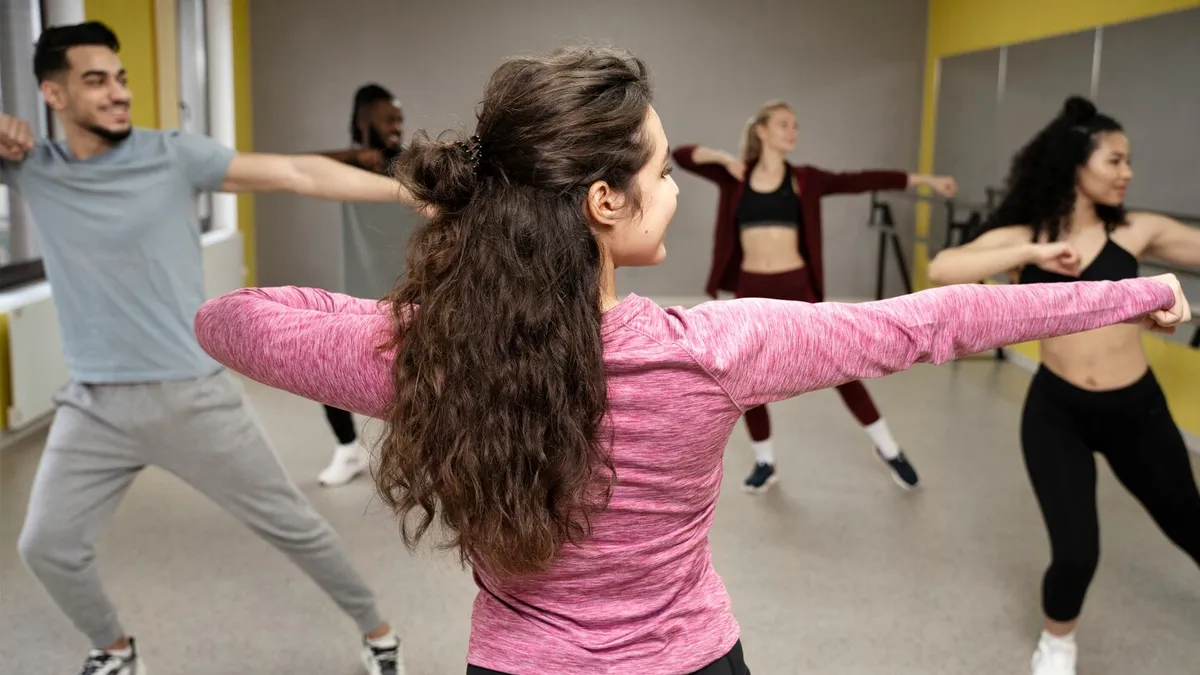 What Is Dance Therapy? How Movement Improves Mental And Physical Health ...