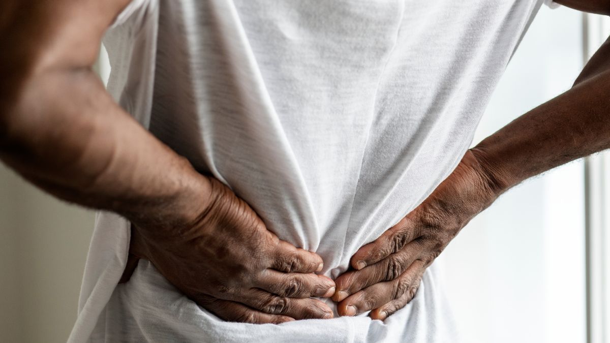 How Long Does It Take To Pass A Kidney Stone? Experts Weigh In ...