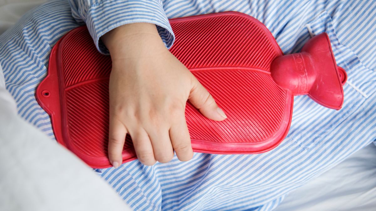 Why Do You Get Hot Flashes Before Period? Expert Explains Causes and ...