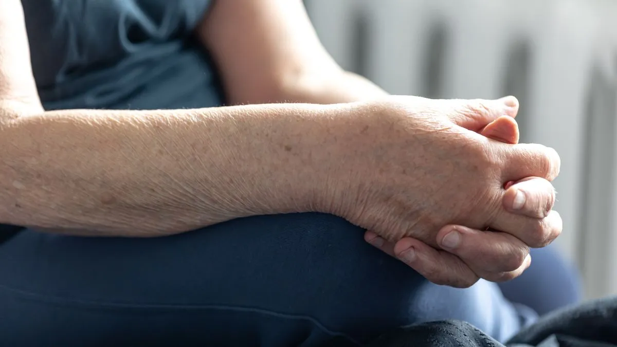 6 Subtle Parkinson's Symptoms That Show Up Years Before the Tremors Do ...
