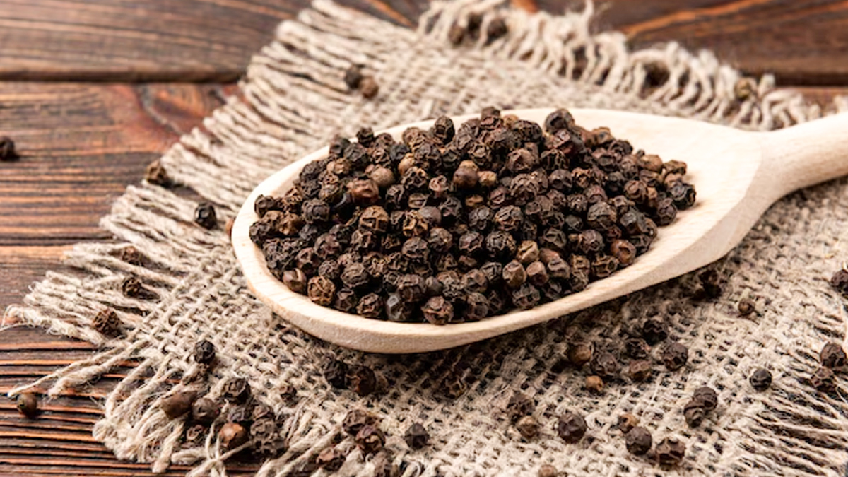How Black Pepper Enhances Gut Health In Hindi | how black pepper enhances gut health expert ...
