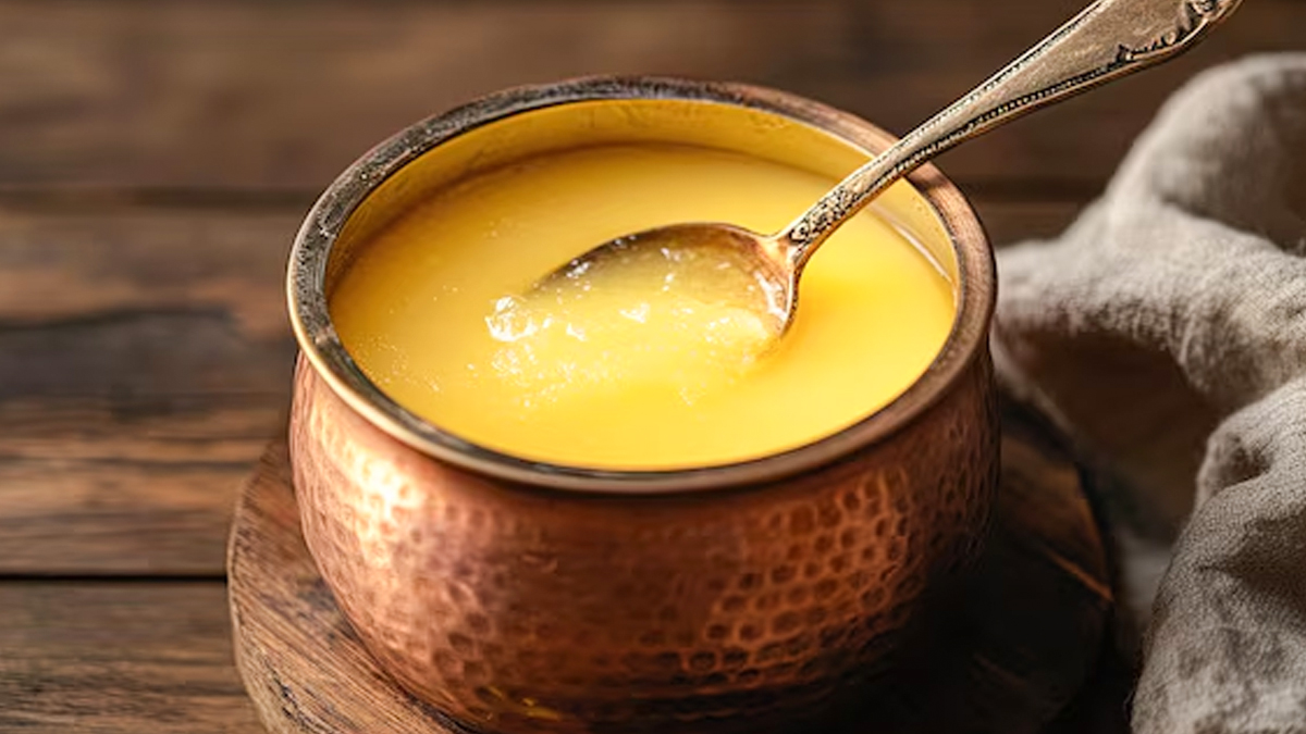होंठों के लिए नारियल तेल बेहतर या घी? जानिए कौन सा देता है जल्दी राहत ...