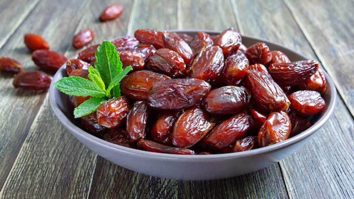मर्दाना ताकत बढ़ाने के लिए खजूर को कैसे खाएं, एक्सपर्ट से जानें सही ...