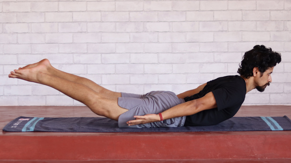 पीठ को टोन करने और फैट घटाने के ल‍िए बेस्‍ट हैं ये 3 एक्‍सरसाइज, एक् ...