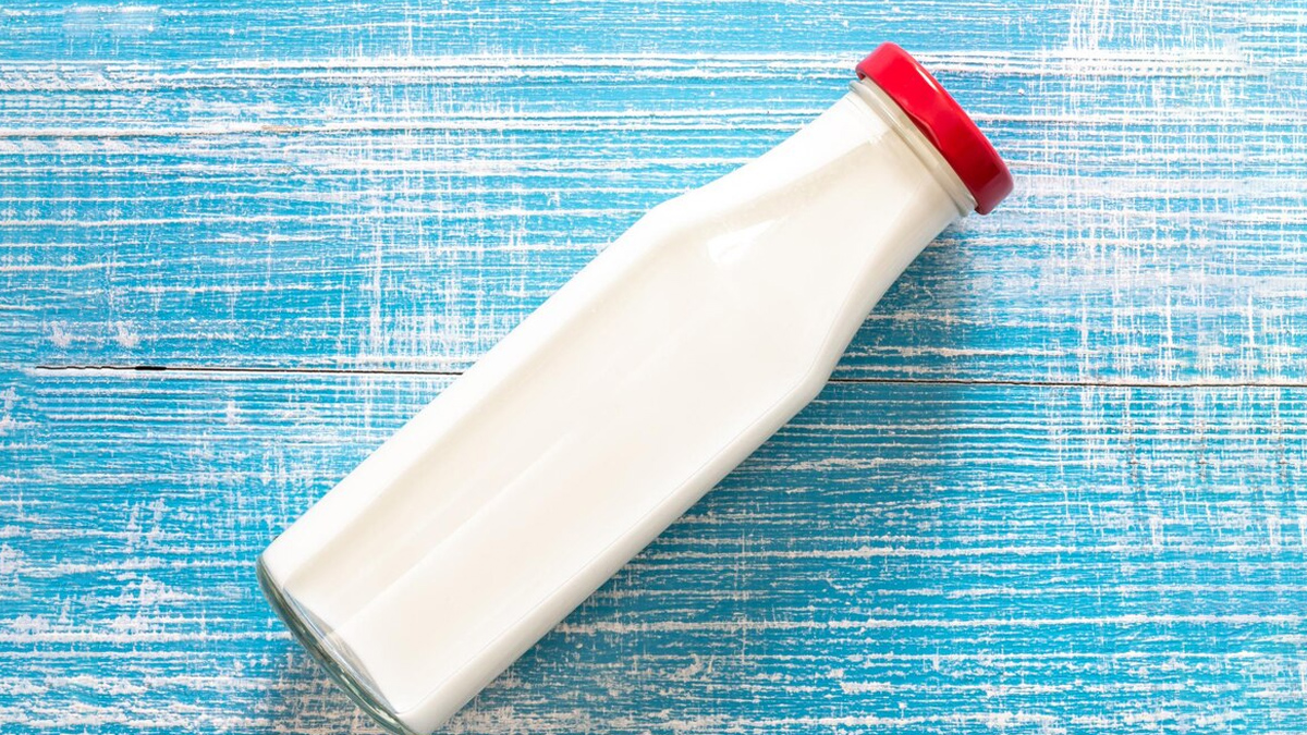 Raw Milk vs Pasteurised Milk: Which One Is Healthier? A Dietitian ...