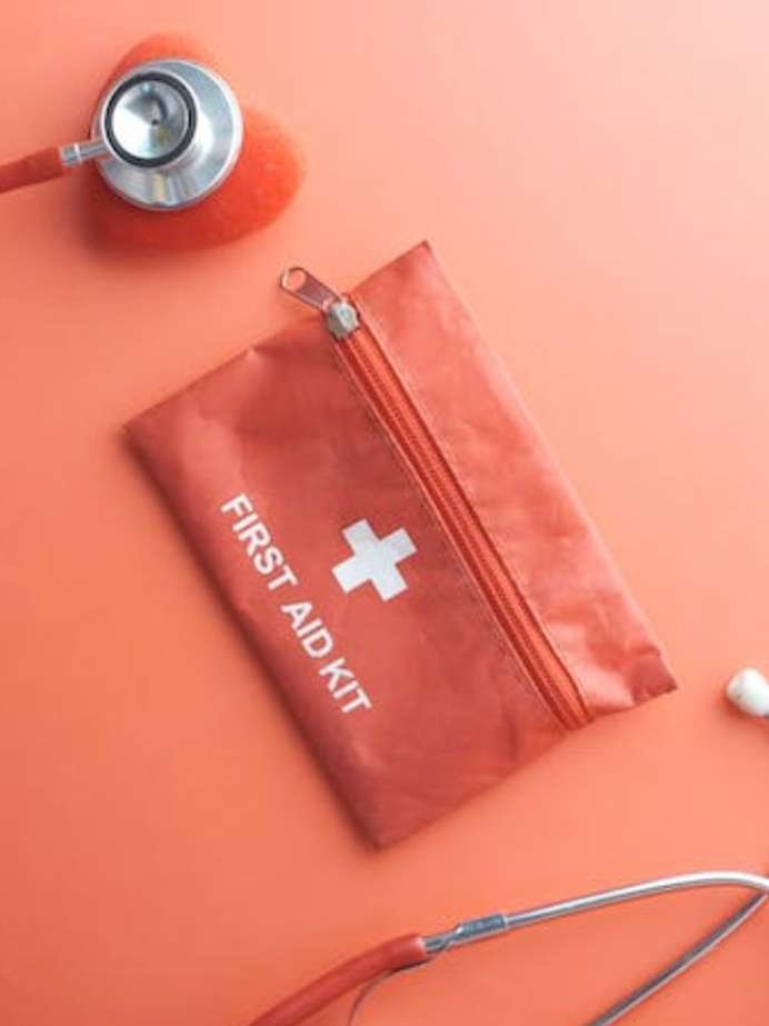 Important Things To Keep In First Aid Box At Home | Onlymyhealth