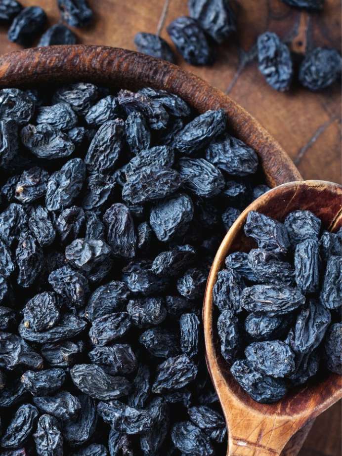 How To Eat Black Raisin For Clear And Glowing Skin | Onlymyhealth