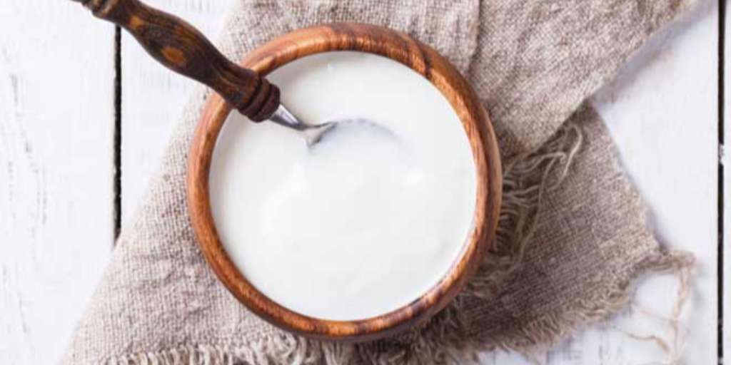 दही चीनी खाकर बाहर जाना कितना सही? जानिए वजह