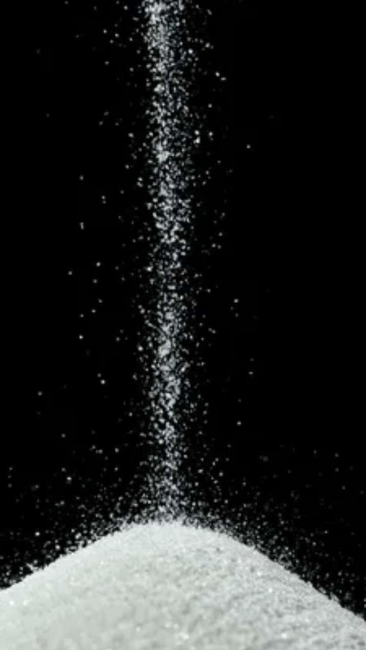 चुटकी-भर नमक से मोतियां जैसे चमकेंगे दांत, ऐसे करें इस्‍तेमाल