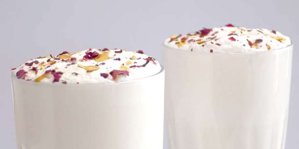 एनर्जी बूस्टर है लस्सी, इस समय पीने से मिलेंगे डबल फायदे