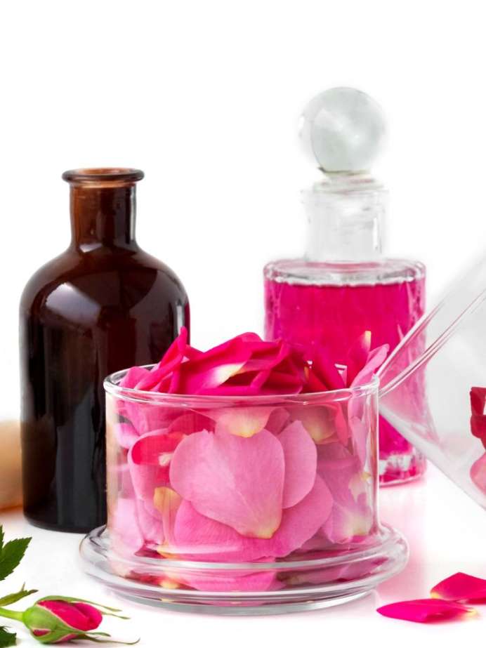 How To Use Gulab Jal As Face Cleanser? | Onlymyhealth