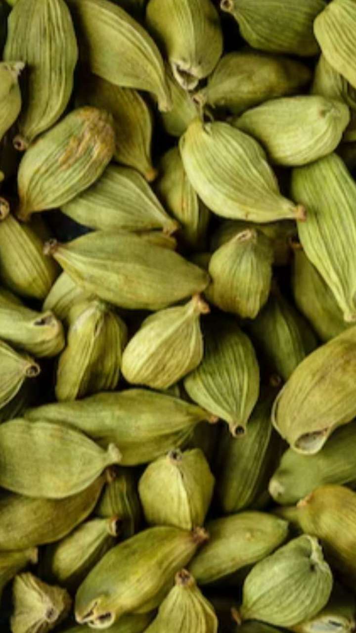 इलायची और बादाम साथ खाने से क्या होता है?