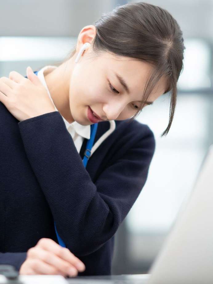 Stretching In Office To Get Rid Of Stiffness | Onlymyhealth