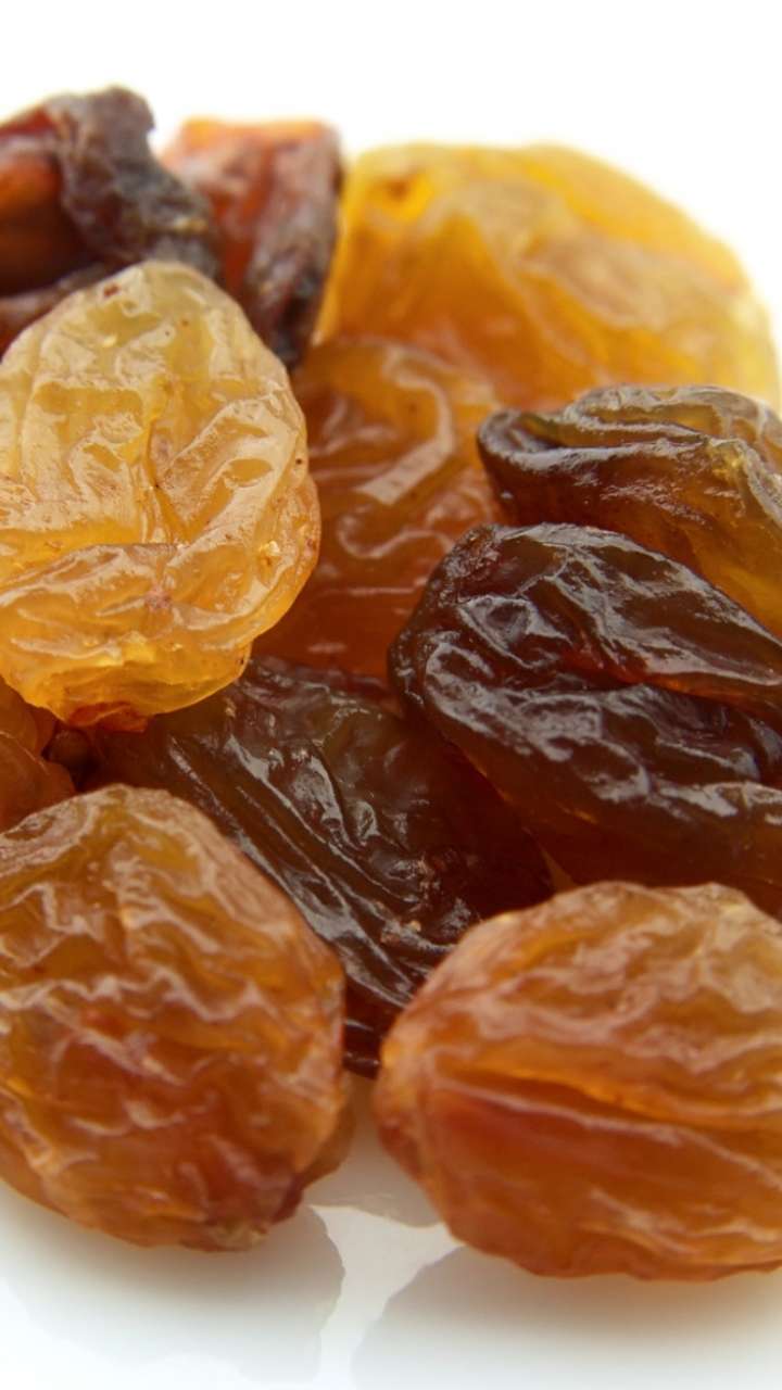 5 Incredible Health Benefits Of Raisins
