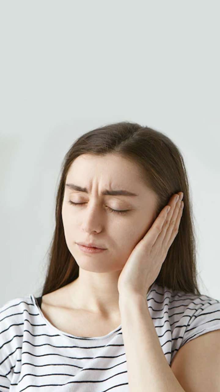 कान बंद होने पर करें ये 5 योगासन