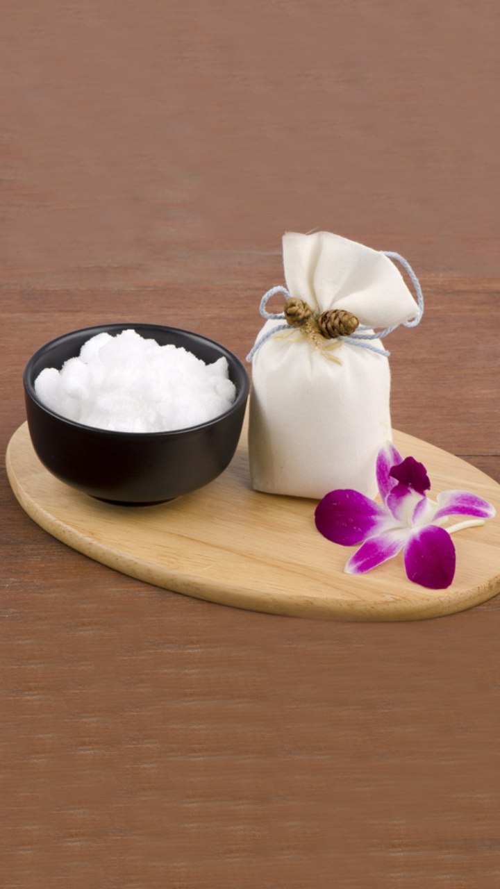 कपूर से त्वचा को होने वाले फायदे और इस्तेमाल का तरीका