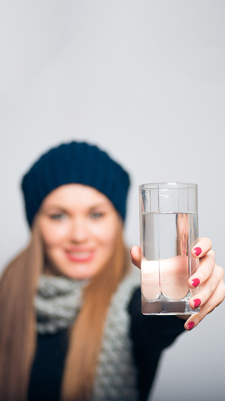 सर्दियों में गुनगुना पानी पीने के फायदे