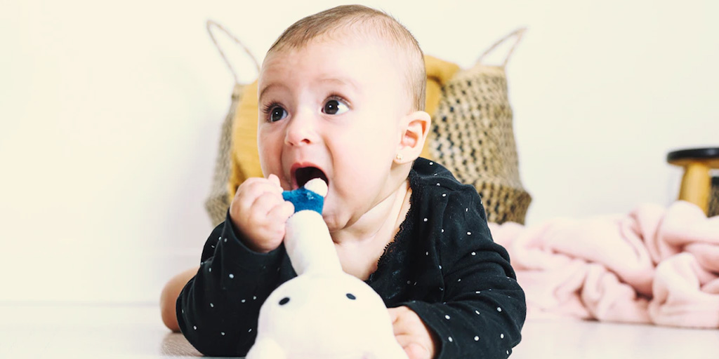 5 Natural Teething Remedies For Baby’s First Tooth