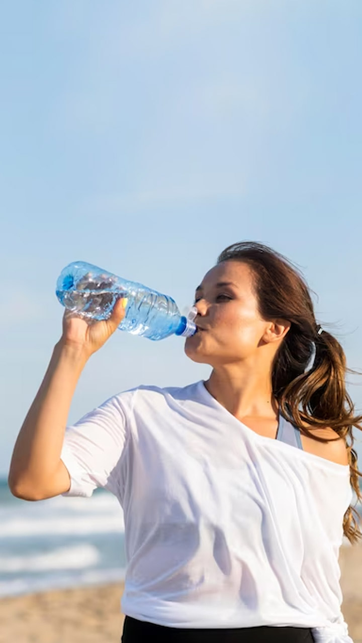 5 Things You Should Avoid While Drinking Water