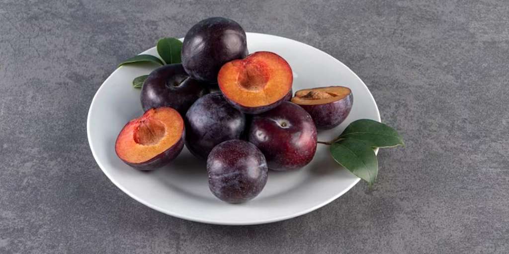 Health Benefits Of Eating Black Plum In Summers