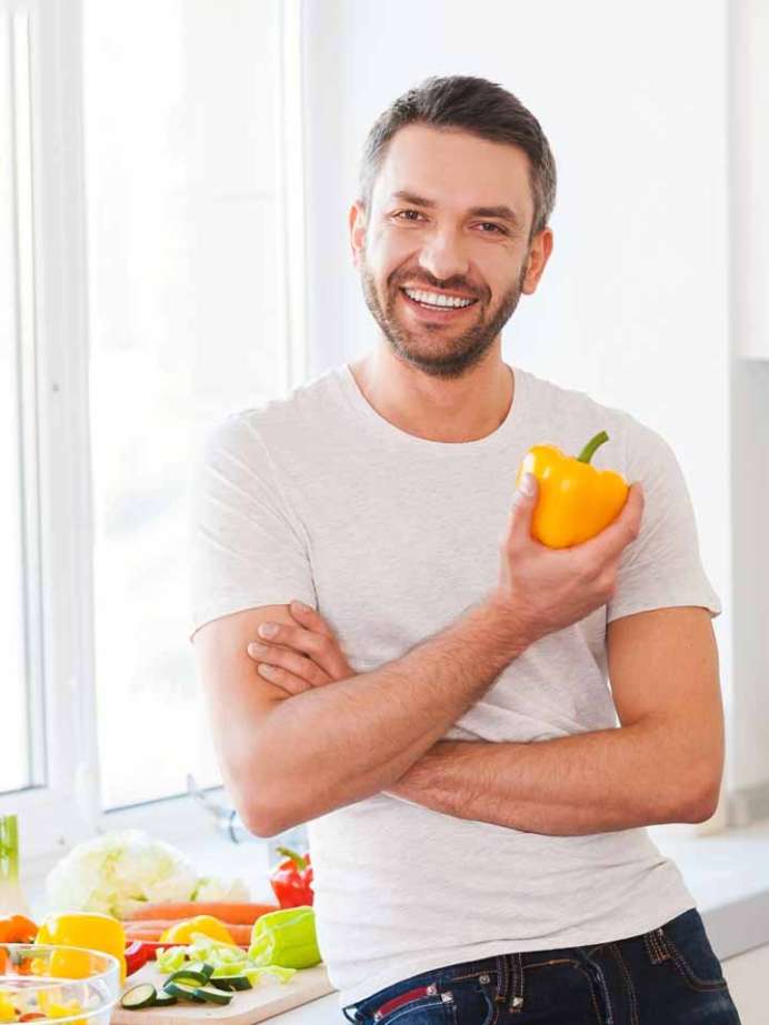 पुरुष जीवन-भर हेल्‍दी रहना चाहते हैं तो खाएं ये चीजें | foods | men health | healthy body | man